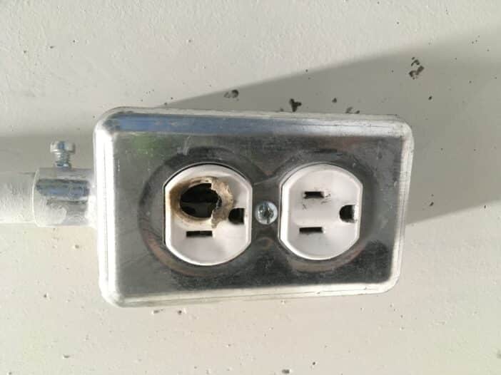 Burnt or Melted Receptacle - PR ELECTRIC NORTH VANCOUVER
